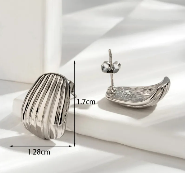 Shell studs | Histeriaaaaaaa